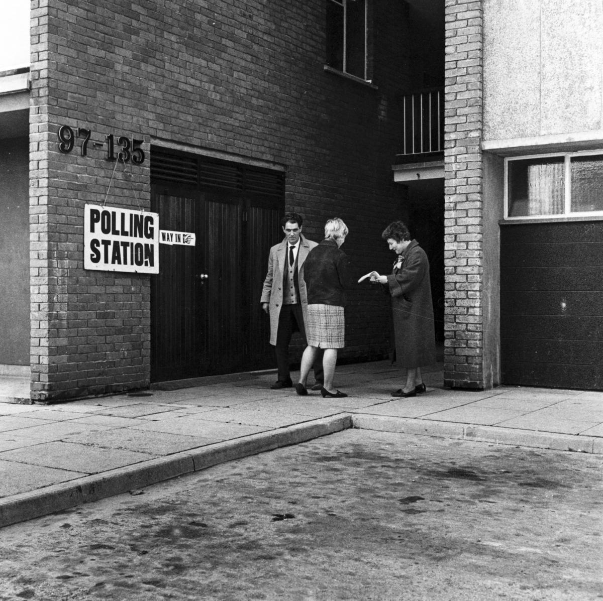 Outside a polling station during the 1964 general election | London Museum