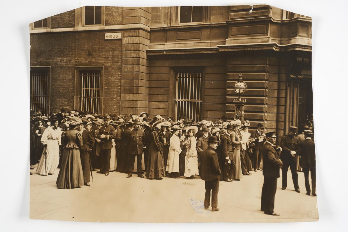 Suffragettes Waiting Outside Bow Street for Trial | London Museum