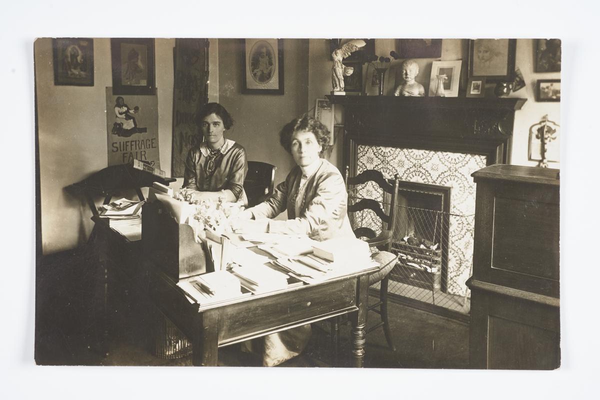 Postcard, photographic postcard | London Museum