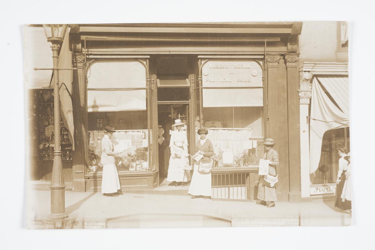 Postcard, photographic postcard | London Museum
