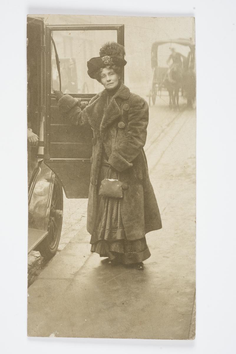 Postcard, photographic postcard | London Museum