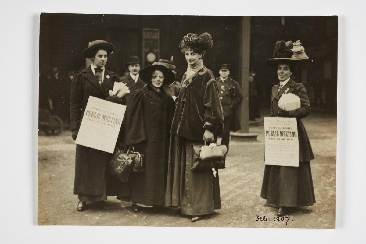 Leading Suffragettes Mary Gawthorpe and Lady Constance Lytton arrive in ...
