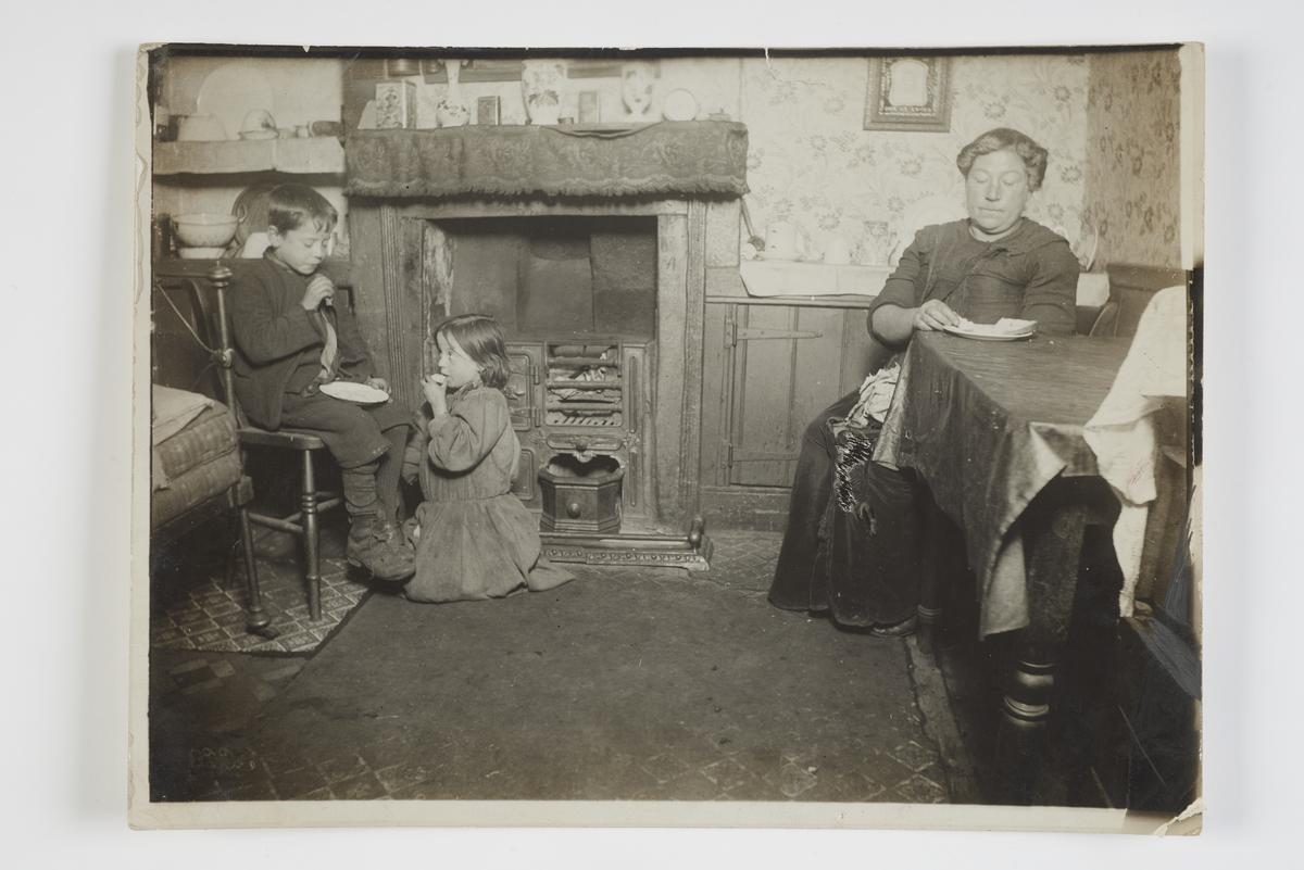 Interior of deprived home in Whitechapel | London Museum