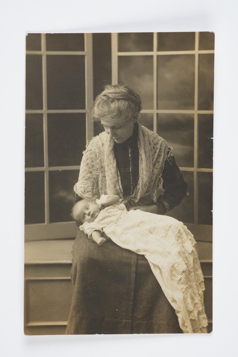 Postcard, photographic postcard | London Museum