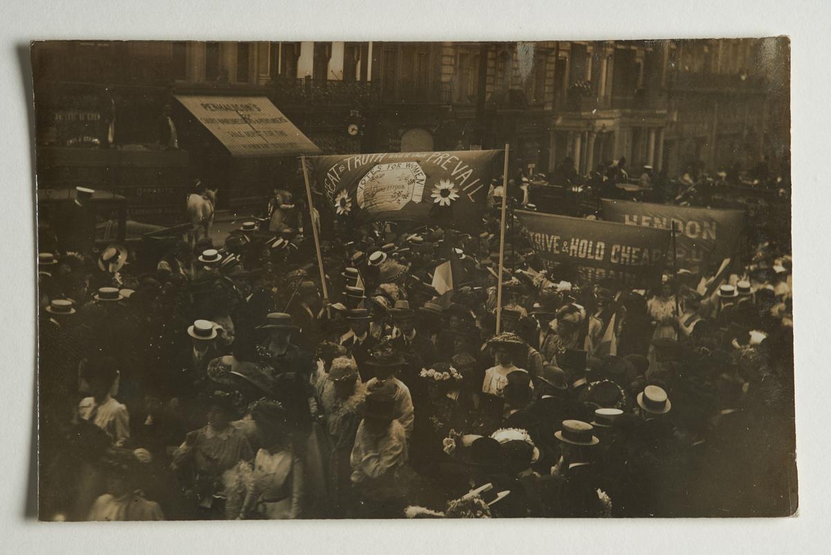 Postcard, photographic postcard | London Museum