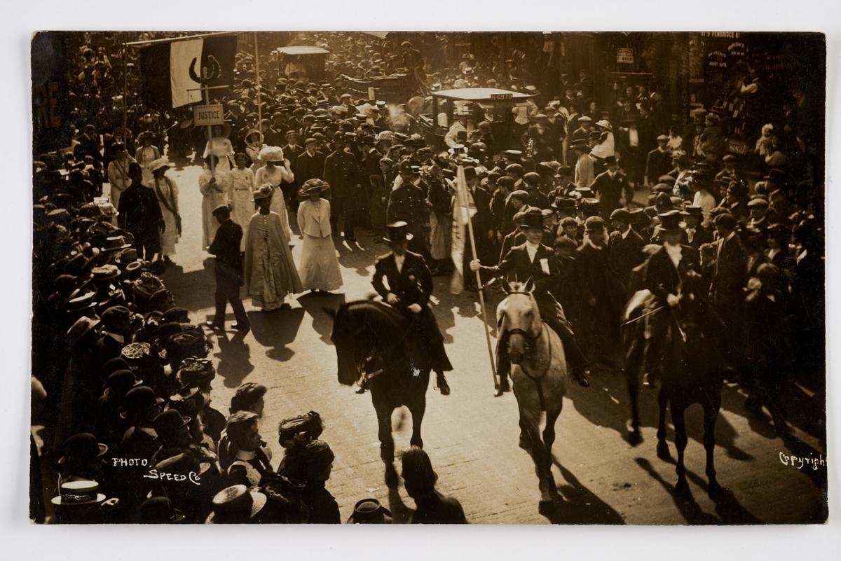 Postcard, photographic postcard | London Museum