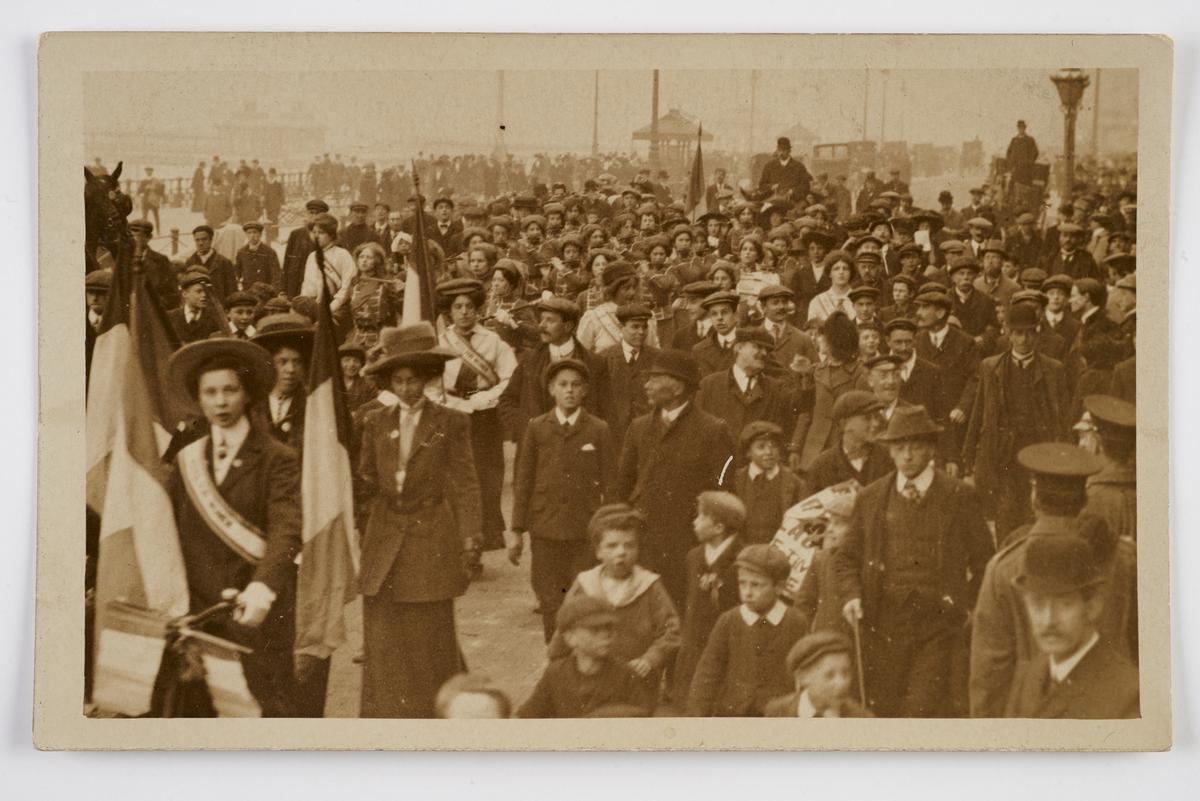 Postcard, photographic postcard | London Museum