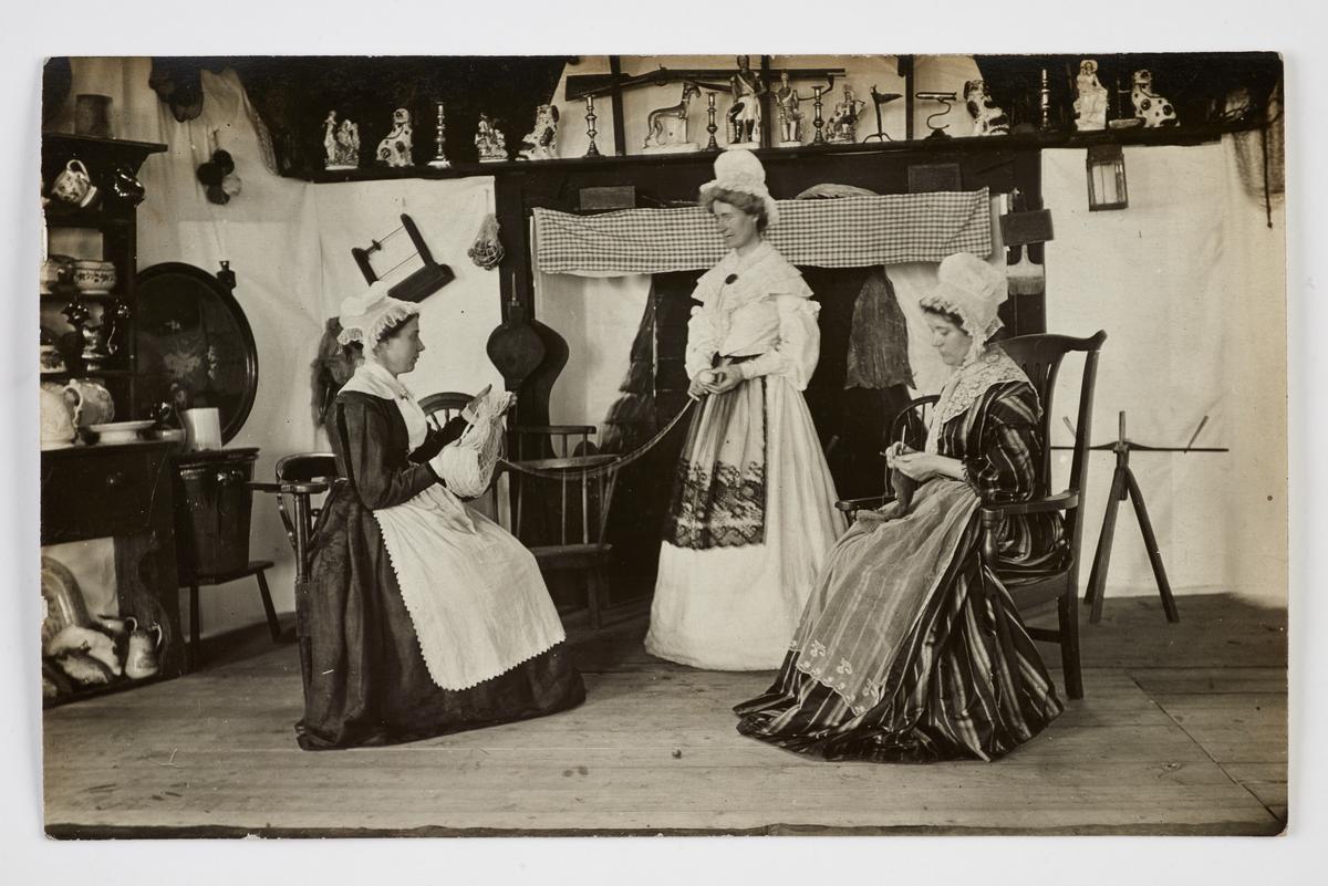 Postcard, photographic postcard | London Museum