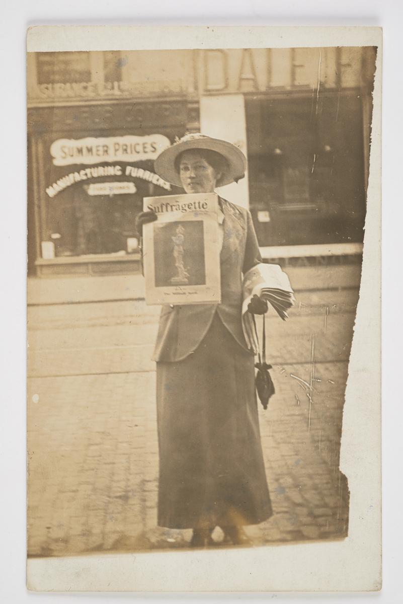 Postcard, photographic postcard | London Museum