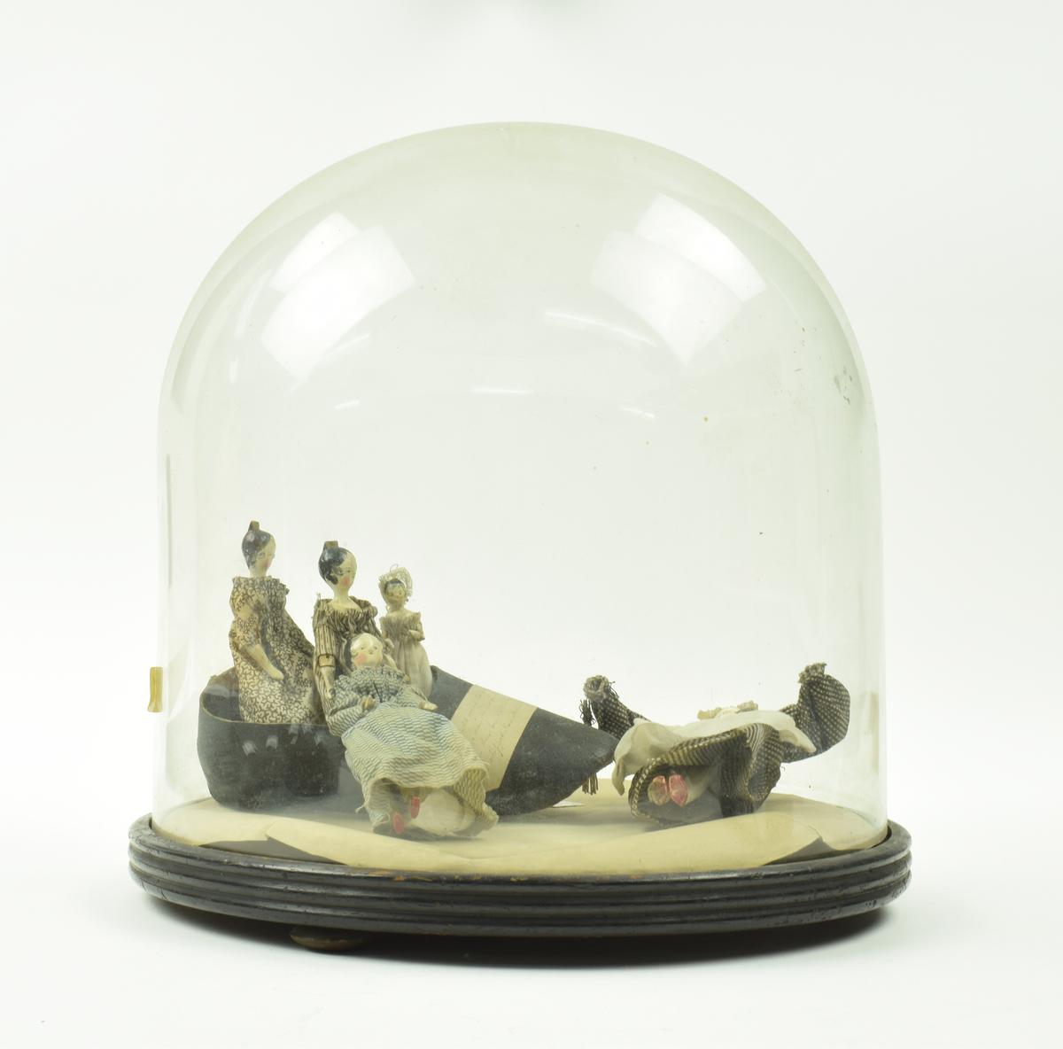Doll & shoe & dome | London Museum