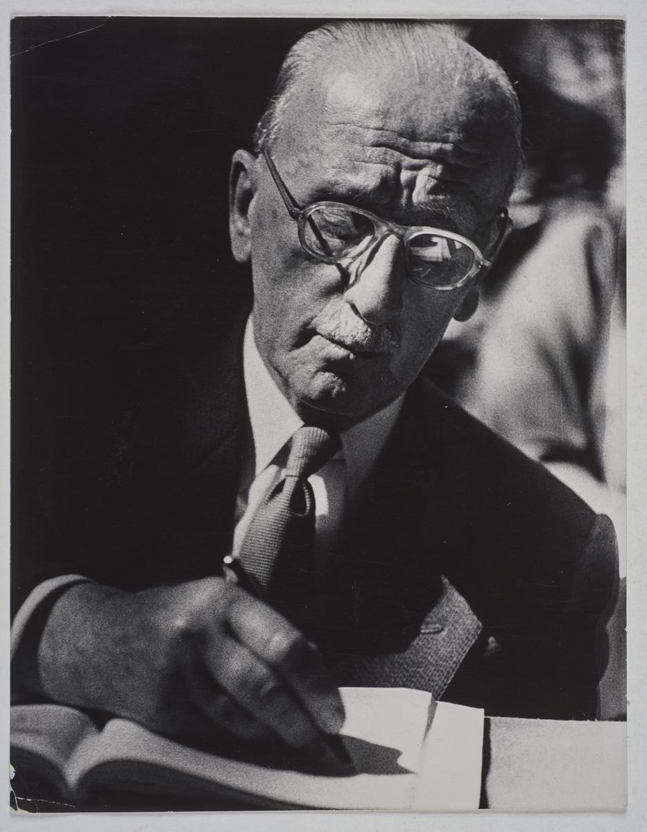 Photograph, gelatin silver print | London Museum