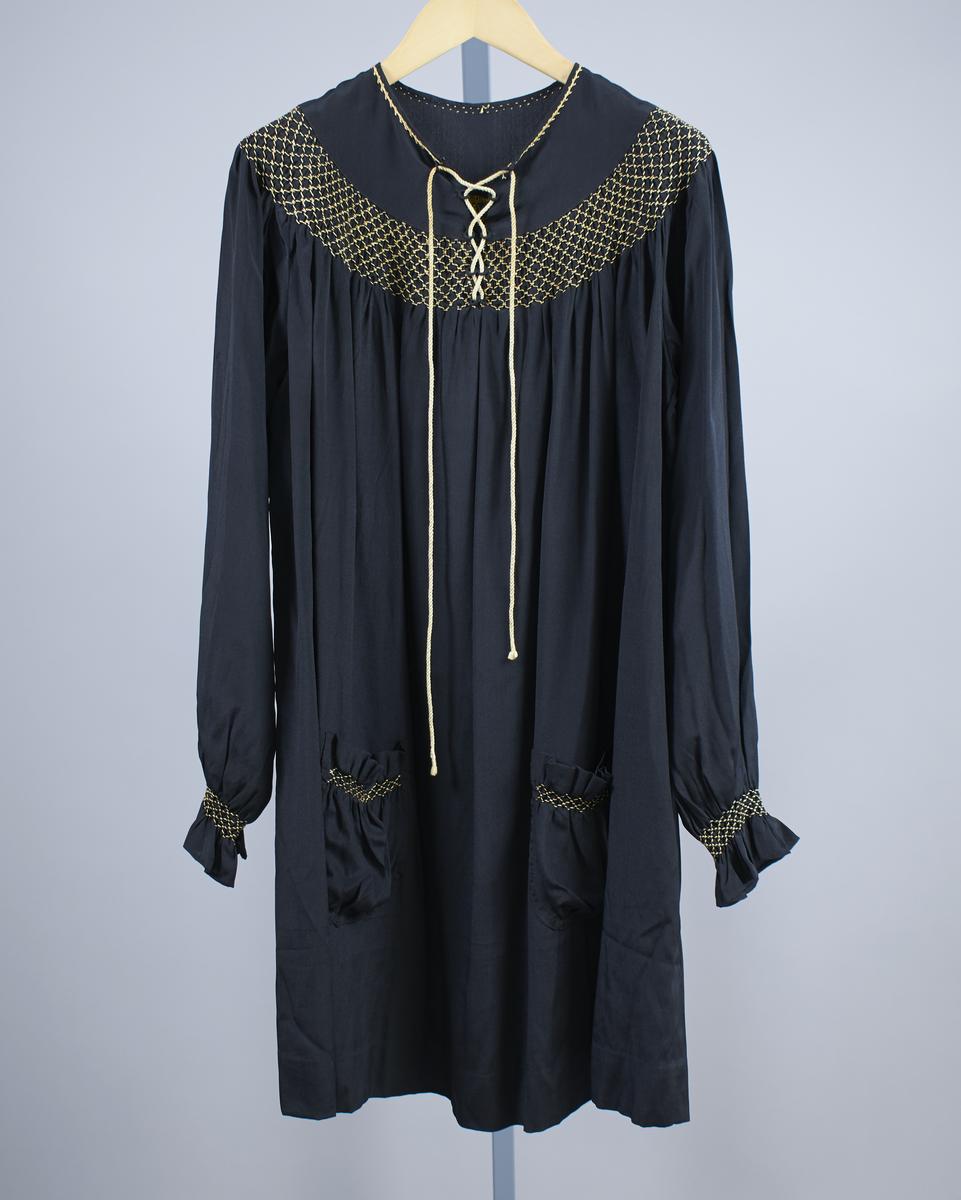 Smock, maternity smock | London Museum