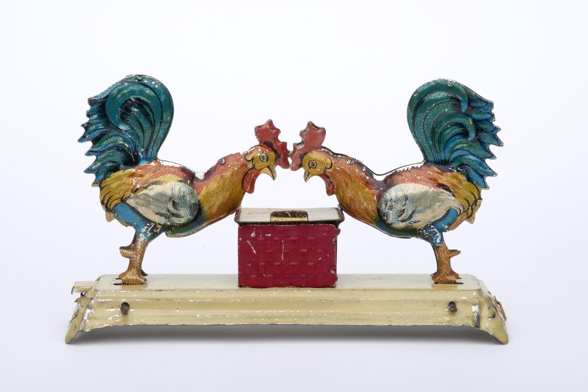 Mechanical toy pecking chickens | London Museum