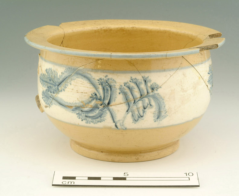 Chamber pot | London Museum