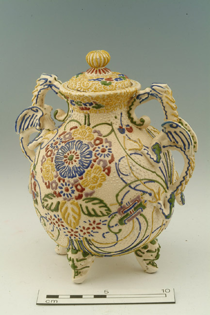 Vase, vase and lid | London Museum