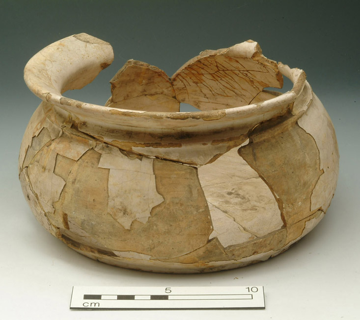 Chamber pot | London Museum