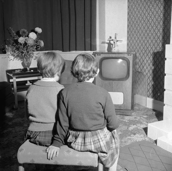 Watching the coronation of Queen Elizabeth II on television | London Museum