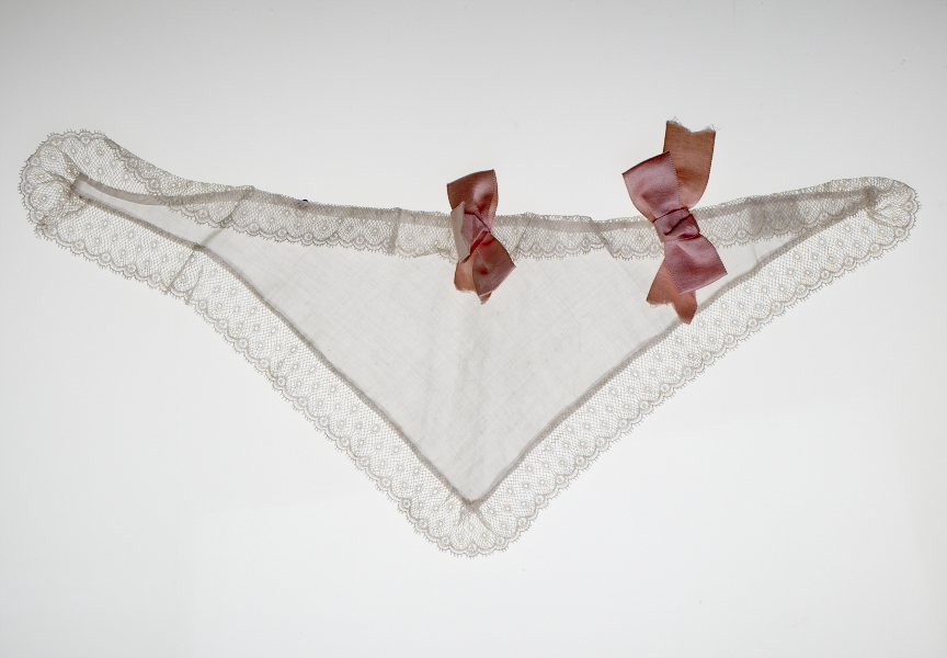 Doll's fichu | London Museum